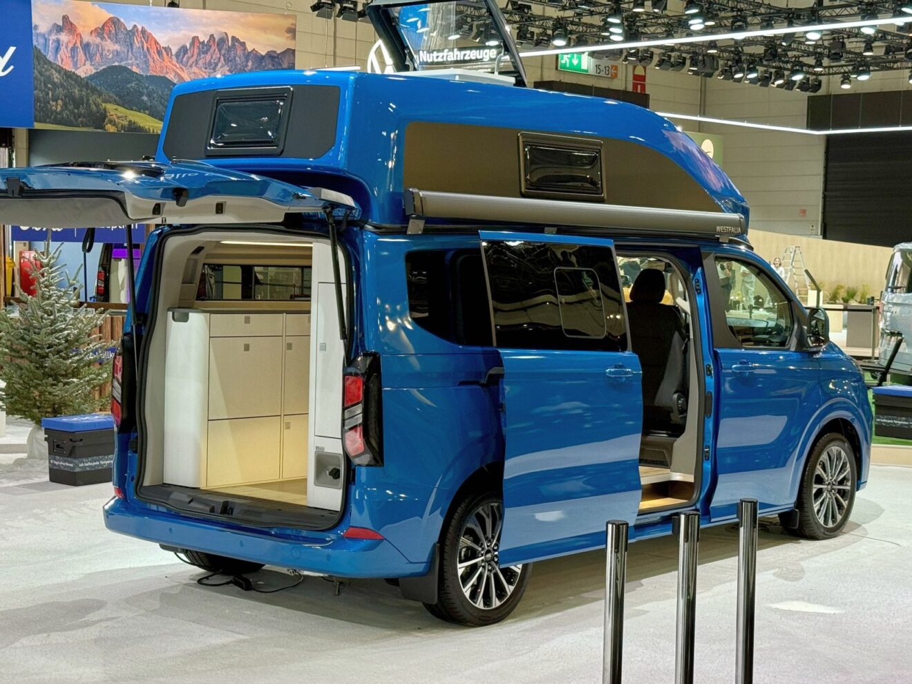 Ford Nugget L2 high roof at the Nugget Store - new at the trade fair